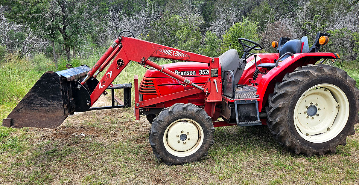 Buy Now: Branson 4WD 3520 Tractor w/ Loader - SPR Auctions